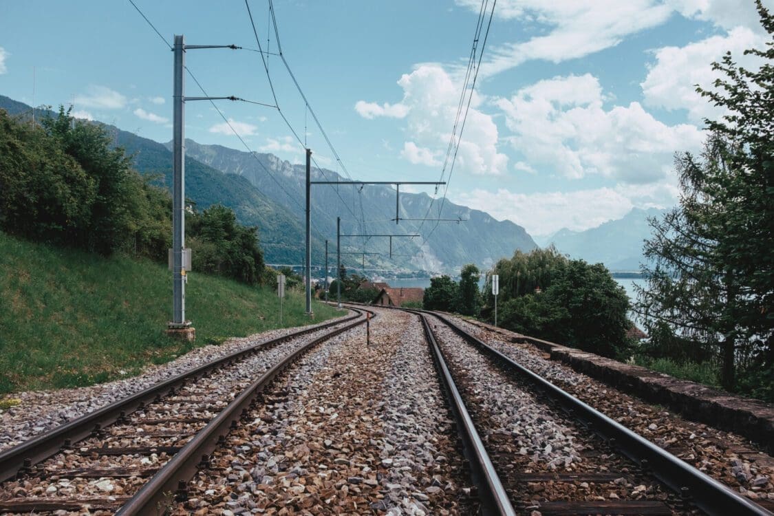 Exploring Lake Geneva and Switzerland by train | ROADBOOK